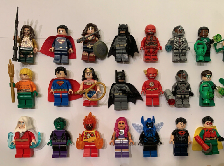 Collector of The Week - A DC Comics LEGO Mini-figure Collection